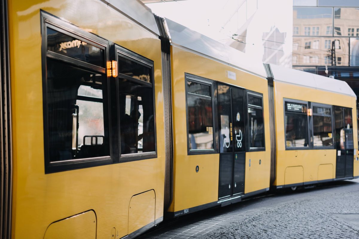 Why Trackless Trams Are Ready To Replace Light Rail - Vunela
